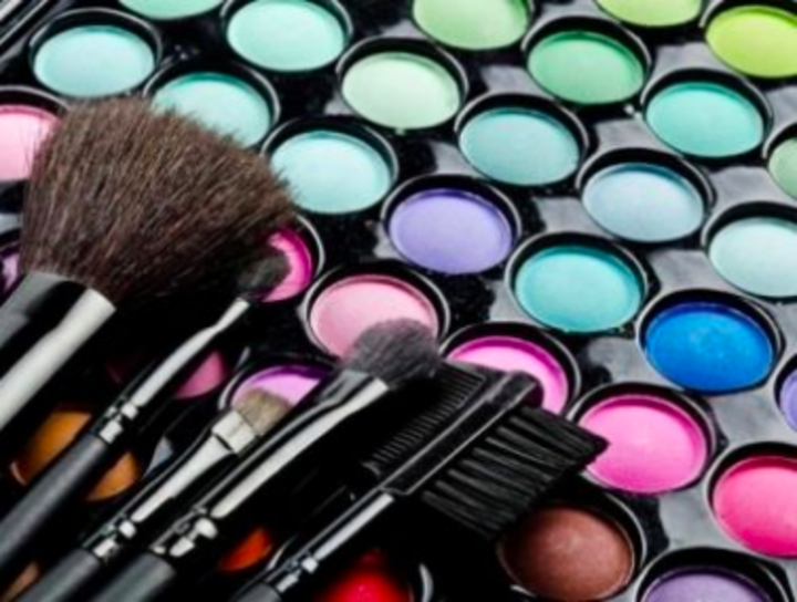 Top 5 des meilleurs produits de maquillage de tous les temps - Carline ...